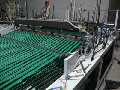 Cina Plastic  draw handle big garbage bag making machine to make ribbon through continuous  bag in vendita