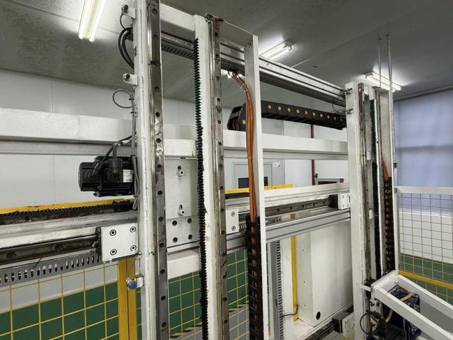 X-Solar Automatic and Accurate Glass Loading Machine