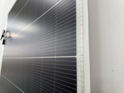 Chine Voltage de fonctionnement optimal 44.19V Panneaux solaires flexibles à bardeaux 200W 430W 580W pour le camping-car et le bâtiment à vendre