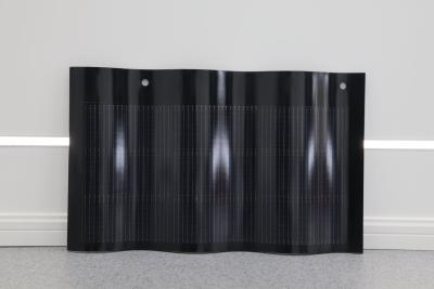 China Optimale Betriebsspannung 5,98 V Solardachkurve Grüne Fliese 50W Dünnschicht Energie erzeugt Doppelglas Schindelplatte BIPV zu verkaufen