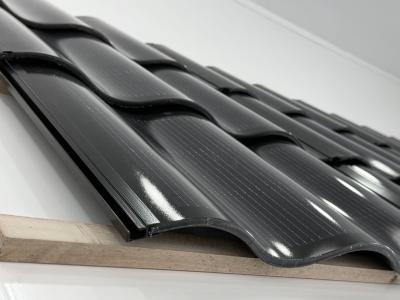 China Nennbetriebstemperatur der Zelle 44 Grad Rot Schwarz Farbe Photovoltaiktechnologie Hantile 50W BIPV-Solarzellen zu verkaufen