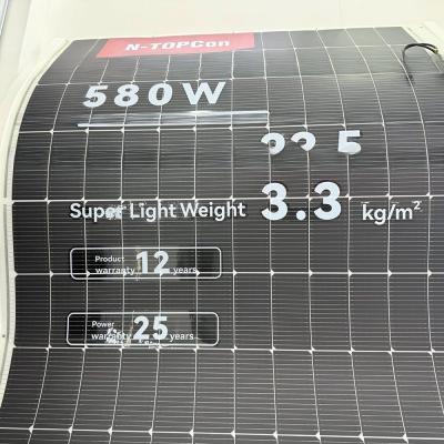Chine Panneau photovoltaïque de 580W flexible pliable noir doux à 18 cellules moteur hybride solaire BIPV Module pour la durabilité et la longévité à vendre
