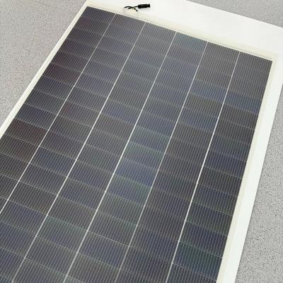 Chine Invertisseur hybride de système d'énergie solaire flexible de 520 W avec module BIPV et panneau photovoltaïque à température de fonctionnement nominale de 44 degrés à vendre