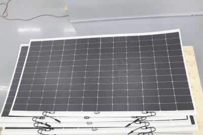 China Max. Coefficiente di potenza di temperatura di -0,26% 580W 40V pannello solare monocristallino flessibile con rivestimento polito for sale
