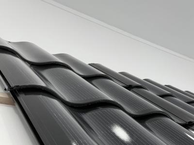 China 685*420mm Sun Solar Cells Green Black Red Color Glass Triple Curve Solar Roof Tiles Solar Panel for Building BIPV Solar Module for sale