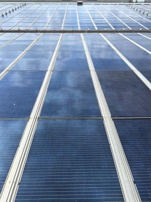 China 520W BIPV Telhas solares de telhado -0,26% Max. Coeficiente de temperatura de potência 39,68 V Voltagem de operação ideal para material de construção à venda