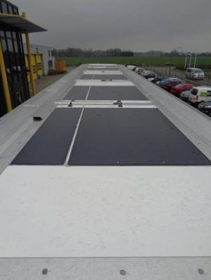 중국 560W 유연 태양 전지 패널 CE IEC ISO 인증 44.19V 최적 작동 전압으로 수출 패키지 빠른 배송 판매용