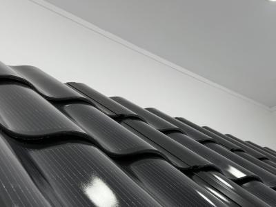 중국 단회로 전압 8.62A BIPV 태양광 지붕 타일 태양광 최고 시스템 전압 DC 1000/ 1500V IEC 50W 태양광 패널 타일 쉐인글 판매용