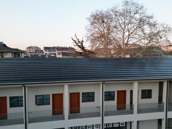 Quality Short-Circuit Voltage Temperature Coeffi 0.04% 120W Black Flat Tile BIPV Solar for sale