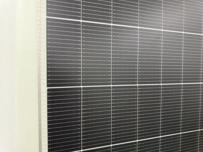 China Semi-Soft Flexible Solar Module PV Panel With Bracket 2.7 Square Meter Size 560W Roof Solar Panel With Connector for sale