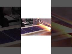 短回路電圧温度系数 0.04% 120W 屋根発電用の黒色フラットタイル BIPV 太陽光モジュール