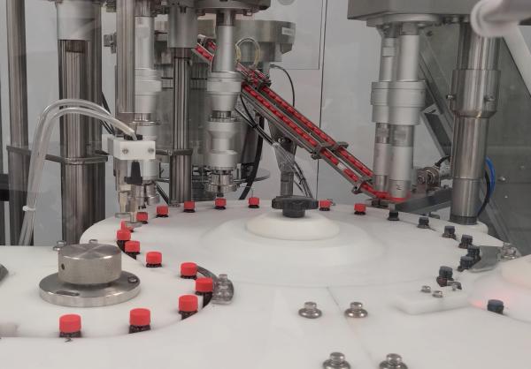 Macchina di riempimento flaconcino da 5 ml a 10 ml con caricatore di flaconcino giradischi con motore ABB e stampante per trasferimento termico