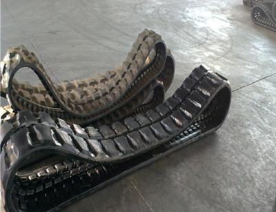 중국 가동 가능한 굴착기 고무 궤도 (Komastu/Yanmar를 위한 높은 내구성) K450*83.5*74 판매용