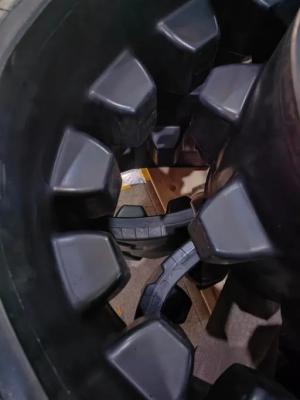 中国 406x152.4x52 アスファルトパバー Dynapac F141CR/R141CS用のゴムトラックフィット 販売のため