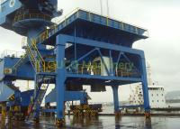 China Customized Rail Mounted Material Hopper 150-200 t/h Dust Proof for Port Bulk Cargo for sale
