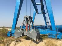 China Remote Control 13m3 2 Peels Clamshell Grab Bucket 9500kg for Single Hook Crane for sale
