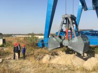 China Remote Control 13m3 2 Peels Clamshell Grab Bucket 9500kg for Single Hook Crane for sale