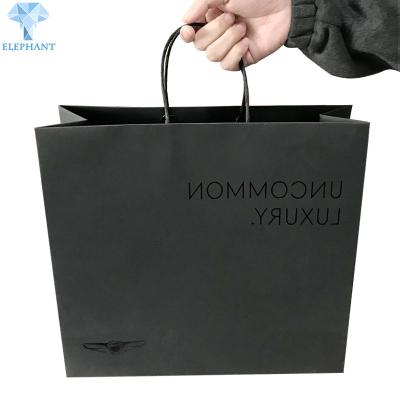Cina Borse di distributore di giornali stampate resistenti 20×21×8cm Matte Black Gift Bags in vendita