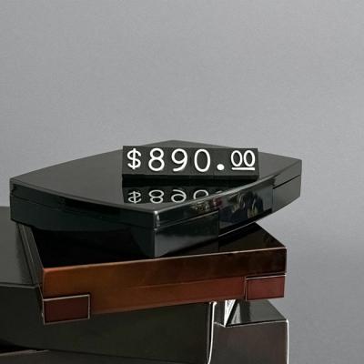 Cina 130pcs 10*7,5mm Prezzo triangolare cubi per gioielli orologi sigarette trucco in vendita
