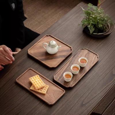 Cina Organizzatore di display per gioielli in legno di noce massello all'ingrosso in vendita