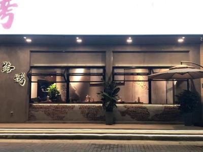 China Aluminium Bi Fold Window Fold up Glass Windows American Vertical Roll up Grid Folding Window for Bar Shop Coffee for sale