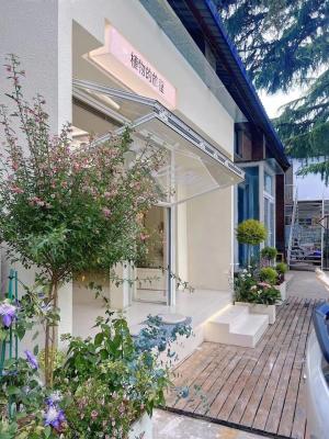 China Dual Function Tilt-First & Turn-Open Folding Windows - 180° Reversible Operation for sale