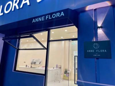 China Library-Oriented Folding Window Design Balancing Natural Reading Light with Glare Reduction for Book Collections for sale