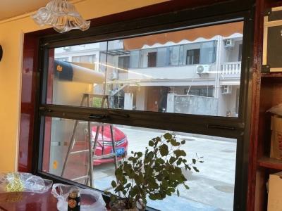 China Extreme Climate Folding Window Build with Triple-Pane Insulation and Anti-Icing Track Technology for sale
