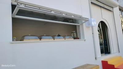 China Zone-Control Folding Window Allowing Sectional Ventilation Management Across Large Opening Spaces for sale