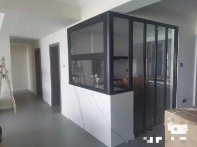 China Künstlerische Form Faltfenster, die funktionale Öffnungen in dreidimensionale Kunstmerkmale verwandeln zu verkaufen