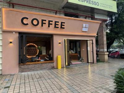 China PrairieSong Grassland View Folding Window Framing Undulating Meadow Landscapes with Minimal Frame Visual Interruption for sale