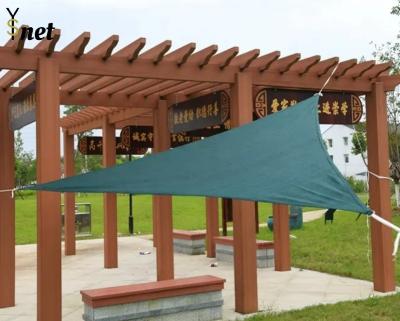 Cina Ombrello triangolare vela 180gm raffreddamento ombrello copertura ombrello HDPE nuovo materiale giardino esterno ombrello rete in vendita
