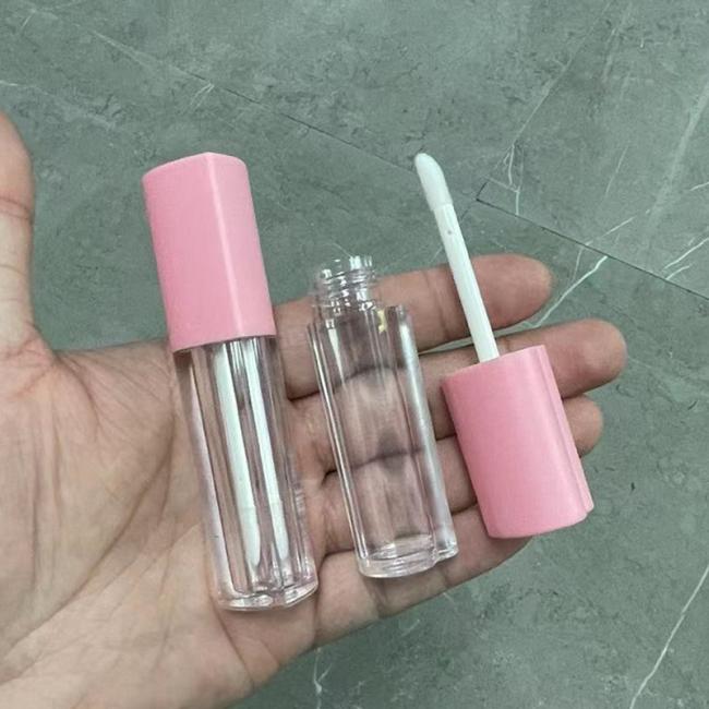 Heart shape lip gloss tube with wand