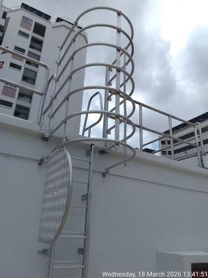 China Marine Grade Stainless Steel Fixed Vertical Safety Access Ladder with Protective Safety Cage and Foldable Rest Platform for Ships and Offshore Applications for sale