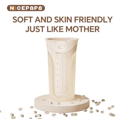 Cina NICEPAPA FLIP-CAP Durable BPA-Free Food Grade Silicone Baby Bottle Scale Hollow Easy Grip (Cross hole M) in vendita