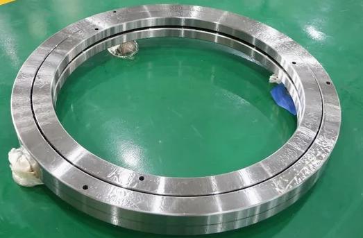Quality High Precision P4 Grade Xr889058 Crossed Taper Roller Bearing for sale