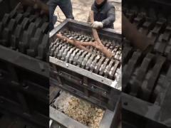 Reciclagem de pneus de camiões de resíduos de borracha de plástico Triturador de eixo duplo para reciclagem de sucata de metal