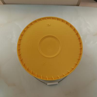 中国 18L 4.8 Gallon 5 Gallon Plastic Paint Yellow Bucket High Temperature Resistant 販売のため