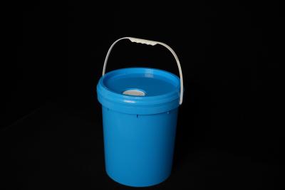 China Baldes de plástico reutilizables libres de BPA con mango para almacenamiento de alimentos o pintura en venta
