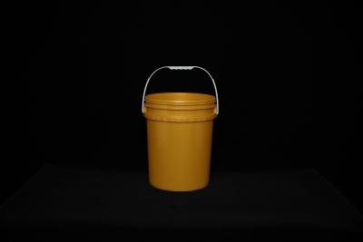 China Baldes de plástico reutilizables libres de BPA con mango para almacenamiento de alimentos o pintura en venta