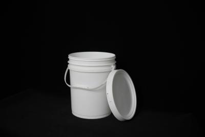 中国 0.2L-20L 立方型 プラスチック製の重用水桶 蓋付き 販売のため