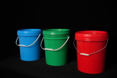 Cina Bottile di plastica da 5 litri con maniglia e coperchio in vendita