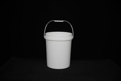 中国 Smooth Round Plastic Bucket With Seal Lid Lightweight Design For Easy Cleaning 販売のため