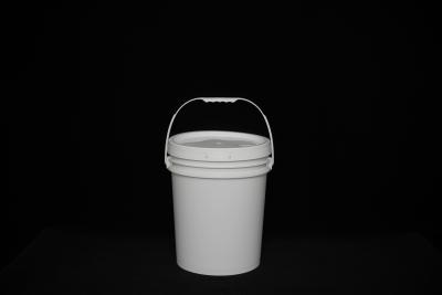 中国 Smooth Round Plastic Bucket With Seal Lid Lightweight Design For Easy Cleaning 販売のため
