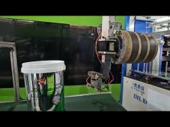The production process of plastic barrel film lining.