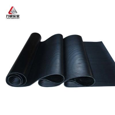 China Molded Smooth Rubber Sheet Processed Oil Abrasion Resistant 20mm 25mm Thick for sale