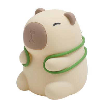 China Benutzerdefiniertes Logo Capybara Kinder Geschenk Schlafzimmer Schlafzimmer Süßes Weiches Lampenfarbe Schräg Hund Silikon Nachtlicht for sale