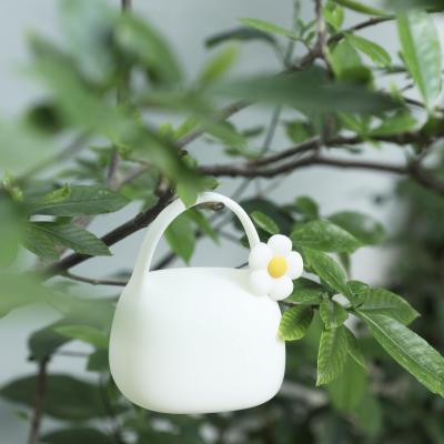 Cina Lampada portatile moderna e carina Lampada da tavolo a LED bianca calda per camera da letto Materiale in silicone ricaricabile USB in vendita
