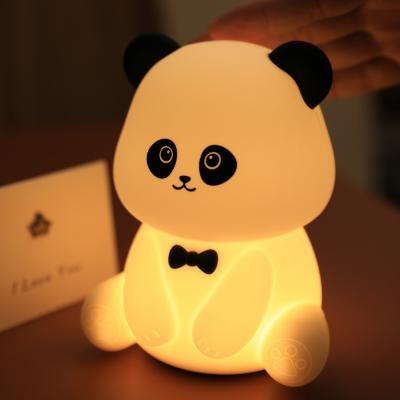 Cina Signori Panda Luce notturna Treciatura e alleviamento dello stress Ornamento ufficio Capo letto Companion Sleep Lampada da scrivania LED in vendita