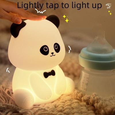 Cina Signori Panda Luce notturna Treciatura e alleviamento dello stress Ornamento ufficio Capo letto Companion Sleep Lampada da scrivania LED in vendita